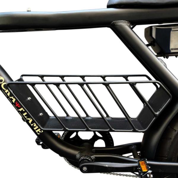 Design ConceptニューMAKAMI専用センターバスケットMAKAMI本来の全体のフォルムを変えずに乗れる、フレーム中央スペースにバスケットをご準備しました。2023年までのMAKAMIには付けられませんので、くれぐれもご注意くだ...