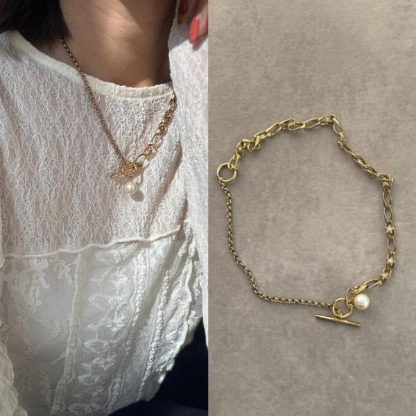 願いを込めた星たちをイメージした＜TINY STAR＞シリーズ。フランス語でお守りを意味するgrigri（グリグリ）のように、身につける人のそばでそっと輝く存在になるようデザインしました。チェーン部分に星モチーフをあしらい、マンテル棒の留め...