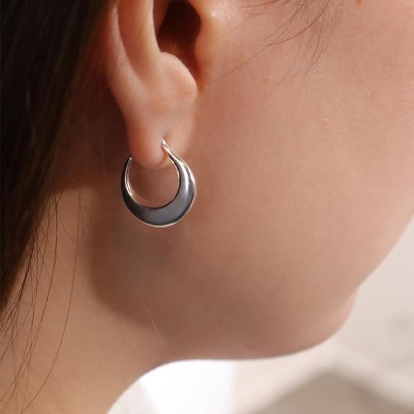 ・素材：シルバー・サイズ：1.4cm・生産国：フランス・付属品：ポーチ・NINA&amp;JULES（ニナエジュール）フランス、パリのジュエリーブランド。メキシコの熟練のハンドメイド技術で軽量で使いやすいシルバージュエリーが人気。※商品画像...