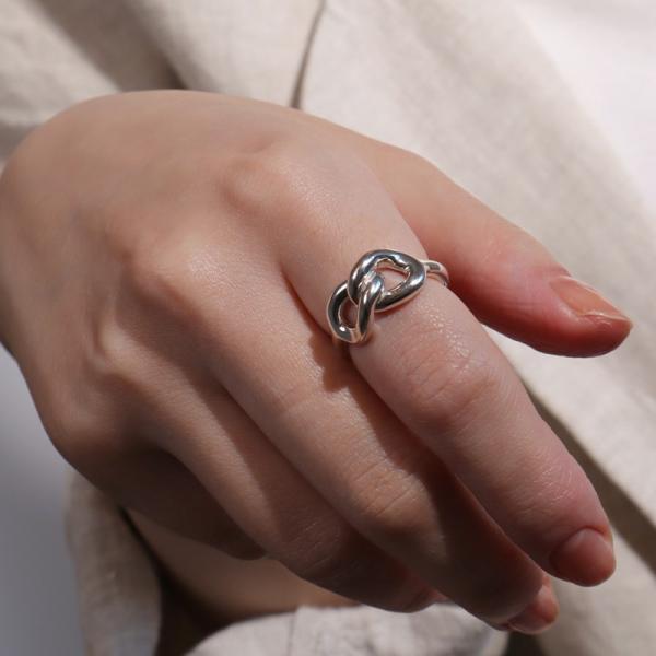 ・素材：シルバー・サイズ：13号・生産国：フランス・付属品：ポーチ・NINA&amp;JULES（ニナエジュール）フランス、パリのジュエリーブランド。メキシコの熟練のハンドメイド技術で軽量で使いやすいシルバージュエリーが人気。※商品画像につ...