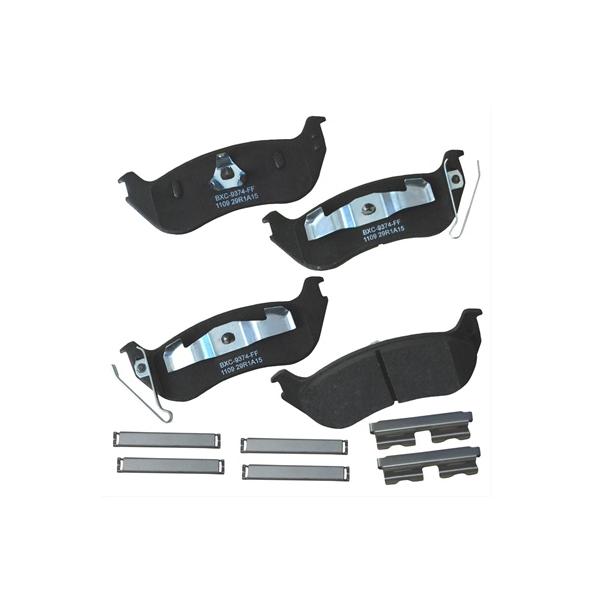 ローター攻撃性が低く、鳴き・ダストを低減させたセラミック素材ブレーキパッドです。【商品情報】〈フォード〉■適合車種：2002-2010y エクスプローラー■適合車種：2007-2010y エクスプローラー スポーツトラック〈ジープ〉■適合車...