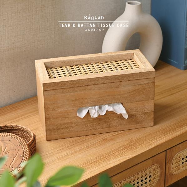 【商品名】チーク材×ラタン ティッシュケース【厚型対応】 GK047XP【ポイント】使えば使うほど味わいの増すチーク材でつくられたティッシュケース。1つ1つ違う木目は天然素材ならではのもの。自然の木目を活かした、この世に2つとない木目のデザ...
