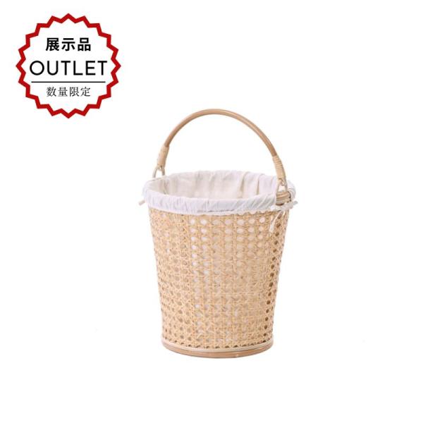 【商品名】【展示品アウトレット】ラタン バスケット【品番】GK558ND【寸法】外寸：（幅）40×（奥行）40×（高）47 cm重量：約1kg※大きさ、重量、色味、木目の様子等には個体差がございます。【材質】ラタン（籐）、内布【塗装】ラッカ...