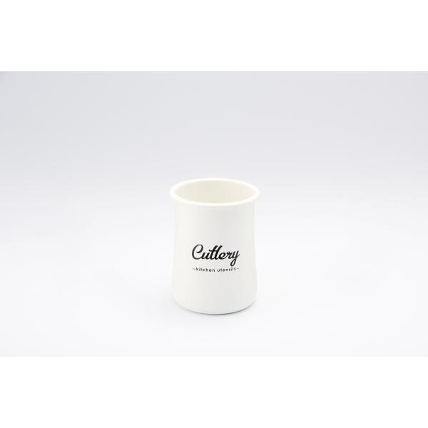 リリーホワイト ホーローカトラリースタンド「 Cutlery」(LW-211)シンプルなロゴ入り清潔感あふれるホワイトカラーの琺瑯にブラックのロゴをシンプルにあしらいました。ホーローの美しい光沢はどんなキッチンにも馴染んでくれます。カトラリ...