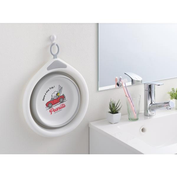 スヌーピー 折り畳み洗い桶（SN-144)コンパクトに折り畳めるキッチンやランドリー、アウトドアなどで使える折りたたみ式の洗い桶です。使わないときは折りたたんでおけるので収納時には場所を取らず、運ぶときはかさばらないので大変重宝します。洗濯...