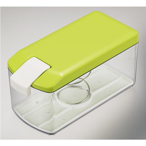 冷蔵庫にスッキリ収まる長角型！きゅうりがまるごと約6本入るたっぷりサイズの浅漬け容器です。【商品仕様】製品サイズ（重量・容量）／約95×210×100mm（280g・1,200ml）本体容器：AS樹脂、押し板：ポリプロピレン、フタ・ロック：...