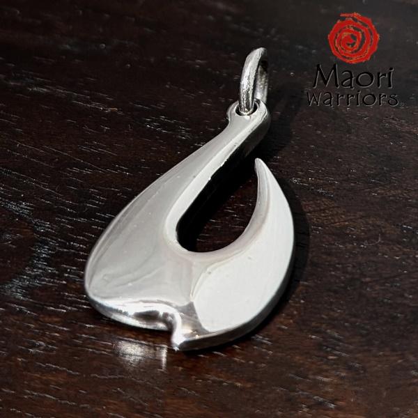 シルバーブランド MAORI WARRIORS MAORIのアクセサリーにはひとつひとつ意味が込められておりこちらのトップは　Spear 〜 槍 〜 を表現していますsize: 43×21mm【 Maori Warriors  - マオリ ...
