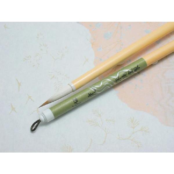 ◆書道用品◆学校で習字の時間などに使えます。初心者向きです。◆サイズ◆全長：210mm穂の長さ：27mm　　穂の直径：5.5mm軸の直径：7.5mm　　軸の種類：竹素軸毛の種類：イタチ毛・馬毛・羊毛