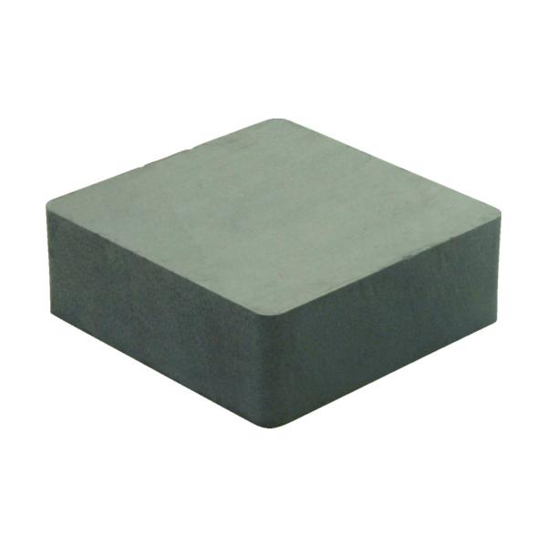 【特長】●保磁力が高いので減磁がありません。●耐食性に優れ、平面的な形状に適しています。【用途】●スピーカー・ヘッドホンや、モーターの部品として。