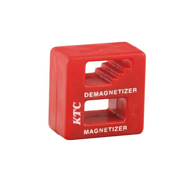 ●ドライバの軸など、棒状の鉄製品の着磁・脱磁ができます。●DEMAGNETIZER（−）側の穴に軸を通してスライドさせると脱磁、MAGNETIZER（＋）側の穴に軸を通してスライドさせると着磁できます。