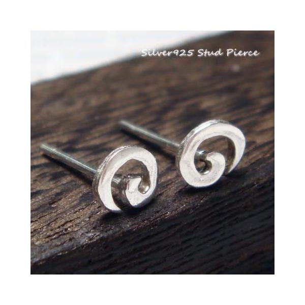 シンプルにクルクル巻いたうずまきはなんだか可愛らしい　エスニックにも可愛らしいスタイルにも合わせやすい！◆素材：シルバー925◆モチーフサイズ：直径約5.5mm◆ポスト長さ：約10.5mm◆ポスト厚さ：約0.8mm◆ペアー売(1組2個セット...