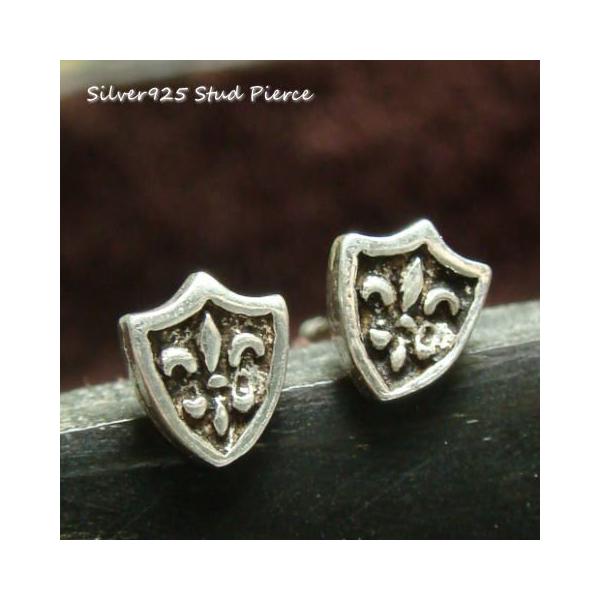 小さい紋章のピアスなのですが、墨加工がされており、凹凸がついているため、百合の紋章がハッキリと浮かび上がってキレイな紋章です。小さいため、女性にもオススメ。メール便OK！◆素材：シルバー925◆モチーフサイズ：約(タテ)6×(ヨコ)5×(ア...