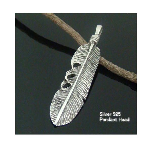 ●素材：シルバー925●サイズ：(タテxヨコ)約45x9mm●重量：約2.6g※ペンダントヘッドのみの価格です。画面上と実物では多少色具合が異なって見える場合もございます。また、このヘッドは手作りのため、サイズ、重量に若干の違いがございます...