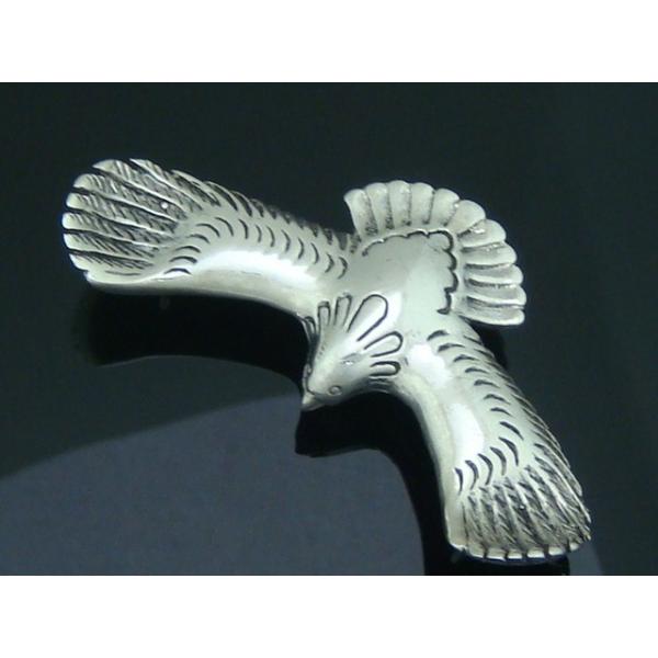 ●素材：シルバー925●サイズ：(タテxヨコ)約52x23mm●重量：約6.3g※ペンダントヘッドのみの価格です。画面上と実物では多少色具合が異なって見える場合もございます。また、このヘッドは手作りのため、サイズ、重量に若干の違いがございま...