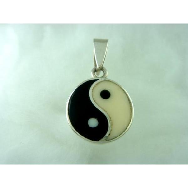 シルバー925、、サイズは写真を参照してください、     ありがとうございます。※コンビニ決済を選択された場合、後程お支払い番号を明記したメールが発信されます。ドメイン設定されていてメールが届かない場合、お手数ですが当店までご連絡ください...