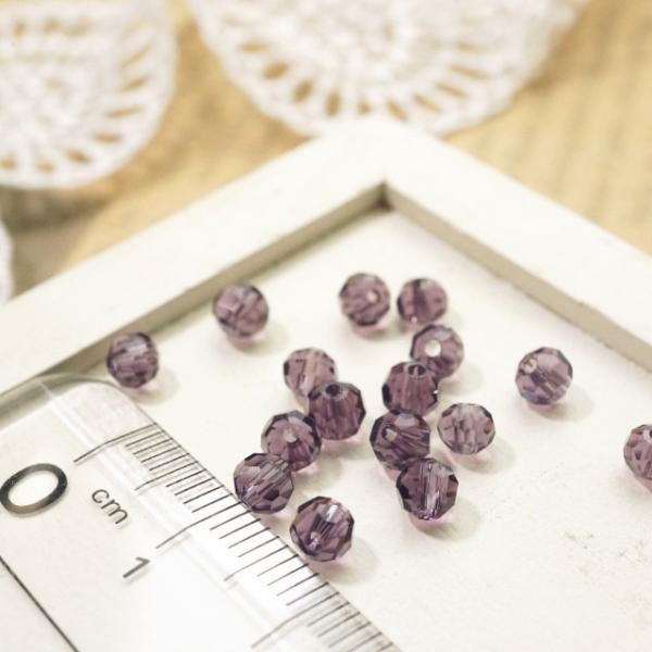 ラベンダー色がキレイなビーズです。とても小さいです。◆素材：ガラスビーズ◆サイズ：約直径4mm◆個数：1g/パック：約10個入り(グラムで量っているため個数は前後します。)※画面上と実物では多少色具合が異なって見える場合もございます。また、...