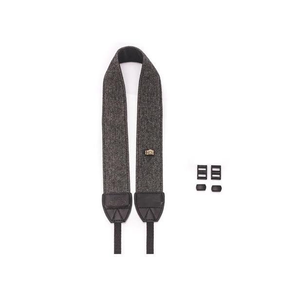 【商品説明】・普段着にも合うおしゃれなカメラストラップです。・ストラップに飾りがついていておしゃれになっています。・かける長さを調節することができます。・男女兼用で使用することができます。【商品仕様】カラー グレー素材 レザー コットン