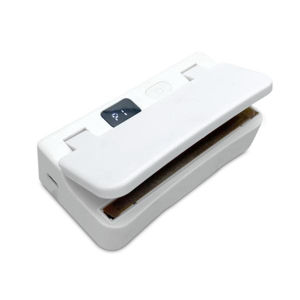 【商品説明】・食べかけのスナックやポテトチップスの保存に便利な、シール＆カット一体型のヒートシーラーです。小型?中型の袋に最適。予熱不要で、袋の口をヒーター線に置き数秒押すだけで簡単に密封できます。カッター付きで袋の開封もスムーズ。一人暮ら...