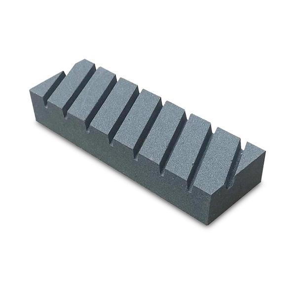 【商品説明】・お使いの砥石が片べりや目づまりにより当初の研ぎ感が得られなくなった場合に、砥石面を平らに修正する修正砥石です。【商品仕様】サイズ：180x60x23mm