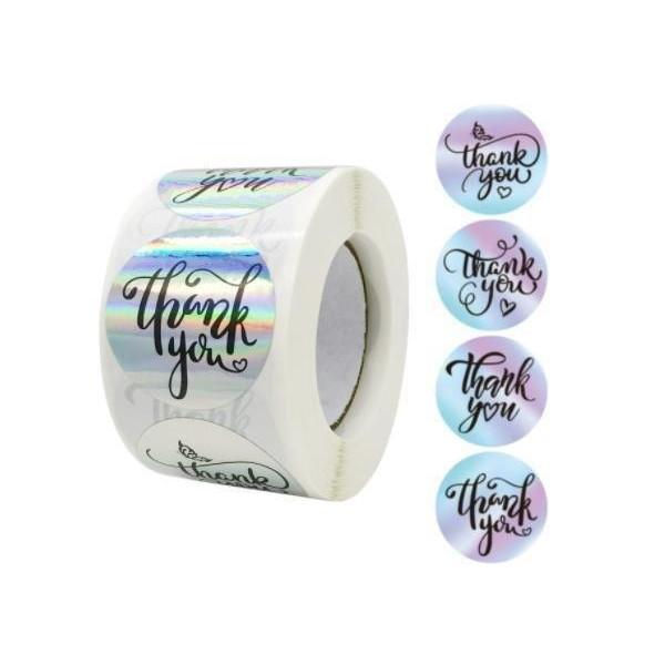 【商品説明】・プレゼントのラッピングなどに使えるThank youシールです。・包装のワンポイントおしゃれとして使えます。・キラキラしていてかわいいデザインです。【商品仕様】1巻 500枚Thank Youシール サンキューシール 梱包材 ...