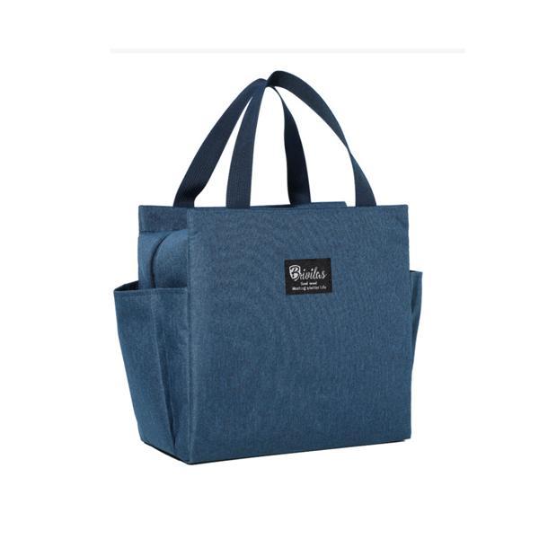 【商品説明】・大容量でシンプルなデザインのランチバックです。・保冷保温どちらも兼ね備えているので、オールシーズン使用できます。・サイドポケット付きで水筒や折りたたみ傘などを入れることができます。・撥水加工がされています。・開け閉めがしやすい...