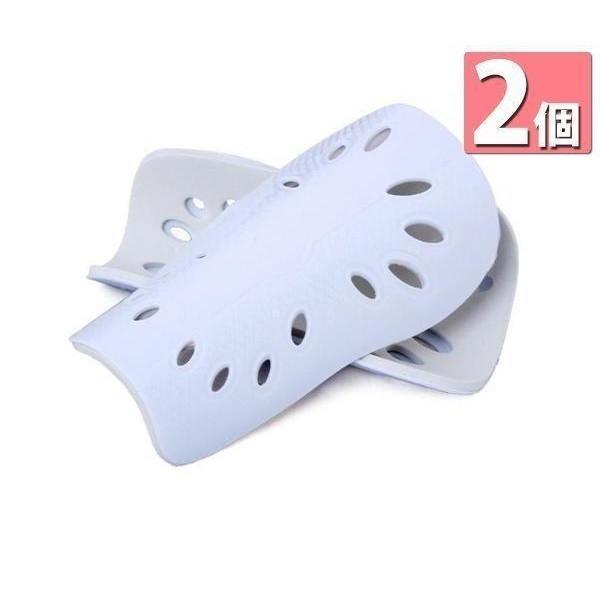 【商品説明】サッカーやフットサルなどで必需品のすね当て。お子様のすねをしっかりガードしてくれます。【商品仕様】カラー　ホワイトキッズ、ジュニア用2個セット すね当て サッカー レガース シンガード キッズ用 ジュニア用 子供用 少年用 フッ...