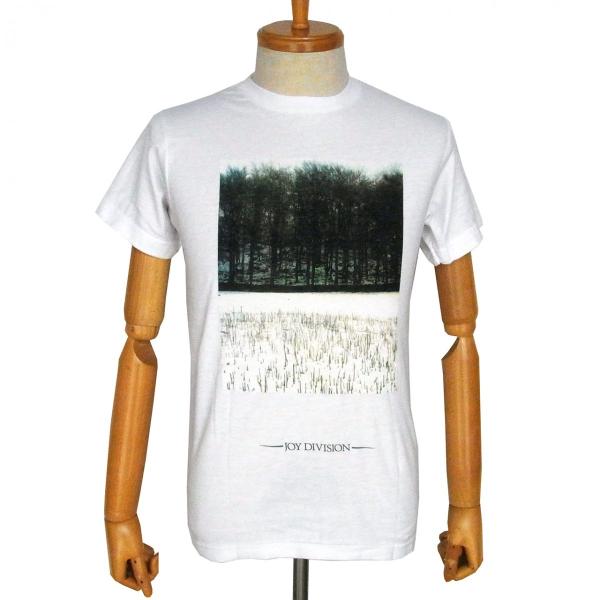 ボディカラー：ホワイトサイズ：S〜XLボディスタイル：ややスリム　　　ボディ厚：薄め＆柔らかめボディ特殊加工：特になし1980年にリリースされた同名シングルのUK盤のアートワークがプリントされたTシャツ。