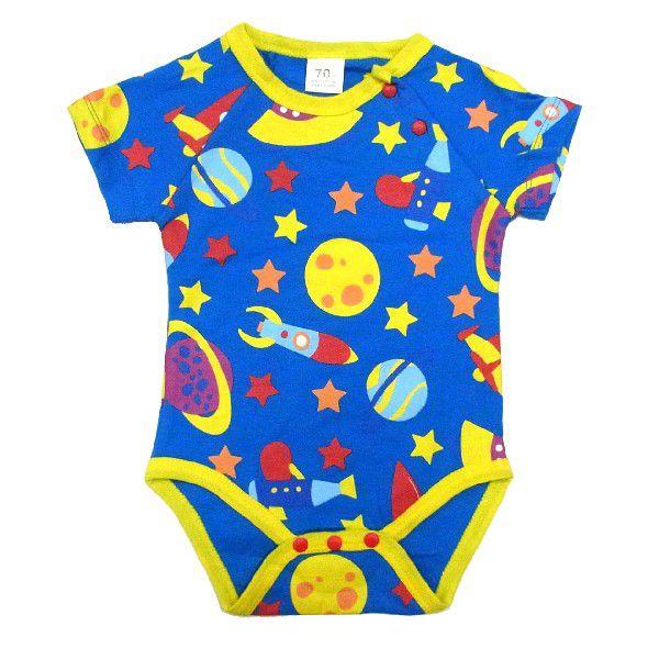 ボディカラー：ブルーサイズ：70サイズ（12ヶ月前後）、80サイズ（18ヶ月前後）国内メーカー品、オリジナルデザイン、半袖ロンパース。＜素材＞ 100％コットン、プラスティック（スナップボタン）襟〜左脇にかけて着脱用のスナップボタンが付属さ...