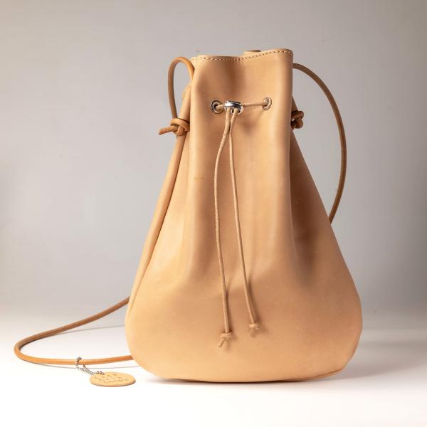 〇ブランドLAST Drip Designs （lastdripdesigns）ラストドリップデザインズ〇モデルNoldds-103432737〇サイズ（寸法）タテ約30.0cmヨコ約20.0cm厚み約7.0cm重さ約210.0gショルダー...