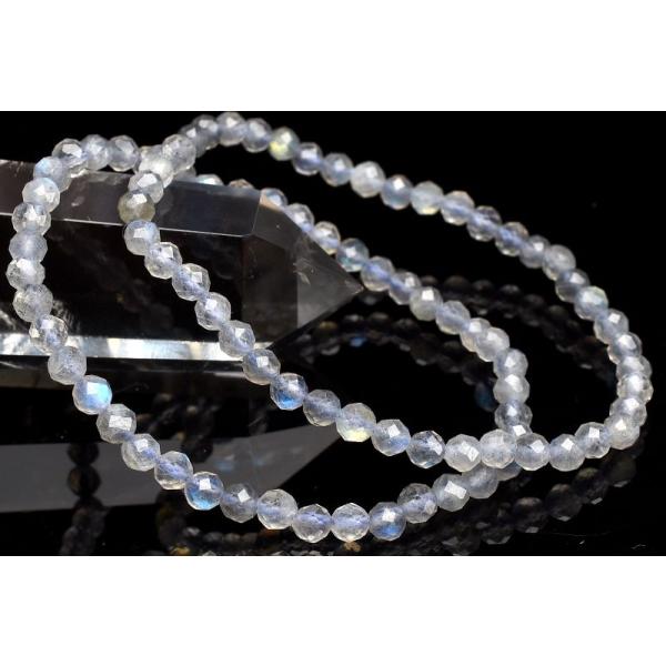 【材質】ラブラドライト 4mm 産地：マダガスカル【サイズ】約4mm(±0.5mm)【腕周り】約15.5cm(伸縮性あり)【重さ】約4g【特徴・意味】カット加工がキラキラと輝きを放ちます。小粒ですので重ね付けなどにもおすすめです。18世紀後...