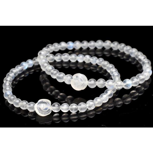 【材質】ホワイトラブラドライト(ムーンストーン) 産地：インド【サイズ】約5(薔薇9.5-10)mm（±0.5mm）【腕周り】約15cm(伸縮性有り)【重さ】約7g【特徴・意味】透明感があり、全体にラブラドレッセンスを確認できる美しく光沢あ...