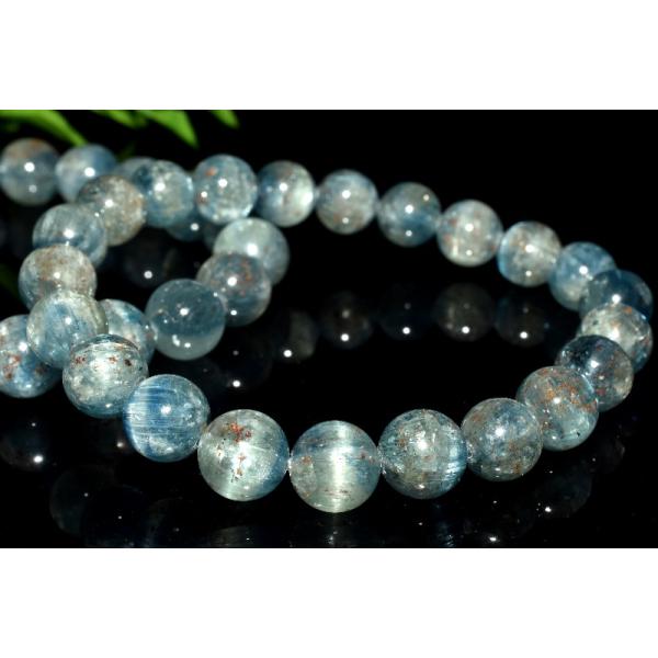 【材質】カイヤナイト 6.5mm 産地：ブラジル【サイズ】約6.5mm(±0.5mm)【腕周り】約15cm(伸縮性あり)【重さ】約15g【特徴・意味】天然無着色のカイヤナイトにガーネットが共生したレアアイテムです！濃淡さまざまな青や緑の結晶...
