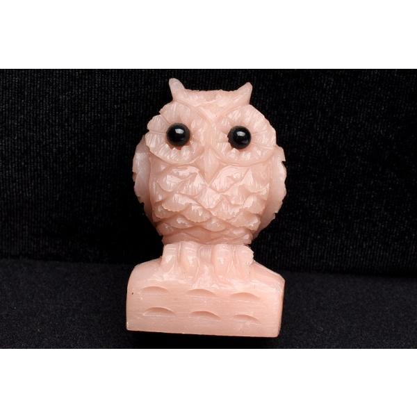 【材質】ピンクタルク(ソープストーン) 44.5x28x23mm 産地：中国【サイズ】約44.5x28x23mm【重さ】約43g【特徴・意味】ふくろうは四方を見渡せる=先行きが明るいと言われており縁起の良い生き物として人気です。そんな梟が細...