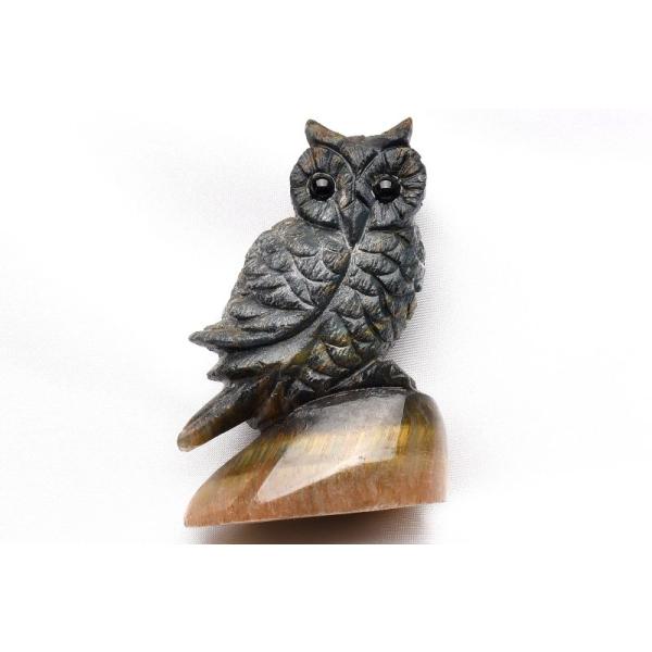 【材質】ラブラドライト 56.5x38x18mm 産地：マダガスカル【サイズ】約56.5x38x18mm【重さ】約51g【特徴・意味】ふくろうは四方を見渡せる=先行きが明るいと言われており縁起の良い生き物として人気です。そんな梟が細かく彫刻...
