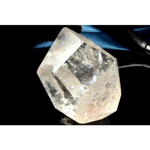 【材質】本水晶クリスタルクォーツ 62x45x73mm 産地：ブラジル【サイズ】約62x45x73mm【重さ】約198g【特徴・意味】結晶が美しいスモーキークォーツの原石です。こういった置物は霊的なエネルギーなど悪い影響を断ち切り、浄化や安...