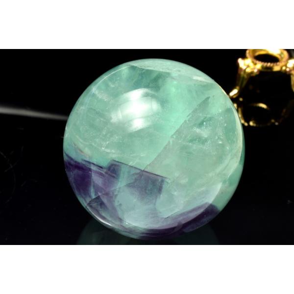 【材質】フェザーインフローライト 50mm 産地：中国・浙江省【サイズ】約50mm【重さ】約209g【特徴・意味】フローライトの中から広がる幻想世界にうっとりしてしまいそうです。大人気のフェザーインフローライトを手に入れるチャンス！※羽根と...