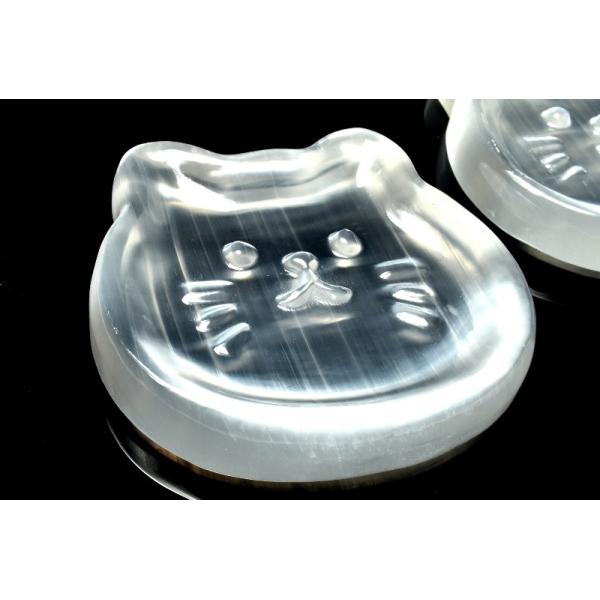 【材質】セレナイト(透石膏) 100x94x14-15mm 産地：メキシコ【サイズ】約100x94x14-15mm【重さ】約170-190g【特徴・意味】ブレスレットや丸玉を飾るのにおすすめのお皿です。浄化力抜群！独特の光沢が美しいセレナイ...