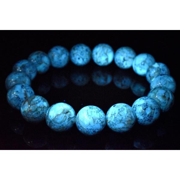 【材質】アンバー琥珀(薬珀) 12.5mm 産地：ロシア【サイズ】約12.5mm(±0.5mm)【腕周り】約17.5cm(伸縮性あり)【重さ】約20g【特徴・意味】まさに大昔に閉じ込められた、地球の記憶そのもの！何万年前の植物が内包された神...