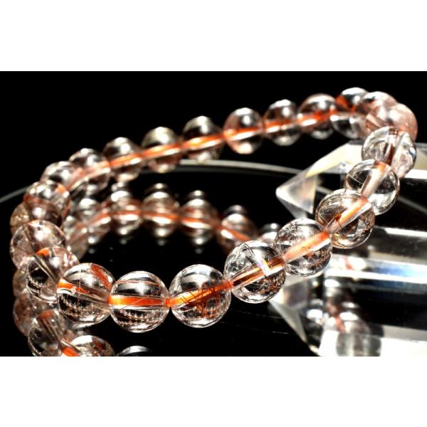 【材質】ブロンズルチルクォーツ 8mm 産地：ブラジル【サイズ】約8mm(±0.5mm)【腕周り】約15.5cm(伸縮性あり)【重さ】約17g【特徴・意味】落ち葉や木の枝のようなカラーで肌なじみが良いです。光に当てるとルチル特有の輝きを放ち...