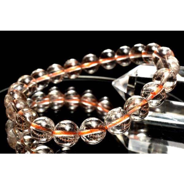 【材質】ブロンズルチルクォーツ 8.5mm 産地：ブラジル【サイズ】約8.5mm(±0.5mm)【腕周り】約15.5cm(伸縮性あり)【重さ】約20g【特徴・意味】落ち葉や木の枝のようなカラーで肌なじみが良いです。光に当てるとルチル特有の輝...