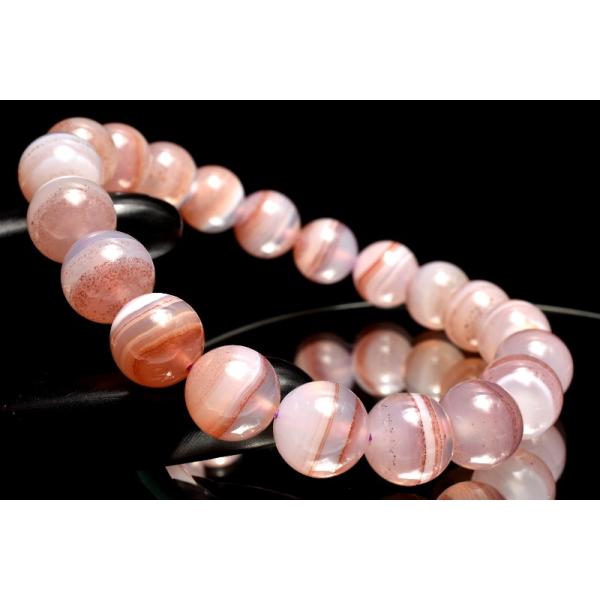 【材質】シナバーインカルセドニー 10mm 産地：マダガスカル【サイズ】約10mm(±0.5mm)【腕周り】約16.5cm(伸縮性あり)【重さ】約28g【特徴・意味】ミルキーなピンクカラーで縞模様も可愛らしいブレスレットです。流通量も少ない...
