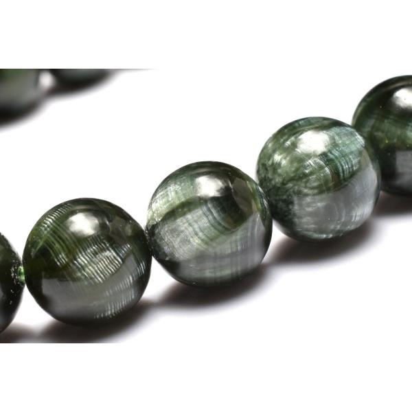 【材質】セラフィナイト 9mm 産地：ロシア【サイズ】約9mm(±0.5mm)【腕周り】約15.5cm(伸縮性あり)【重さ】約22g【特徴・意味】美しい天使の羽根が内包されたかのような神々しい出で立ちです。癒しの力が強いとされヒーラーの方に...