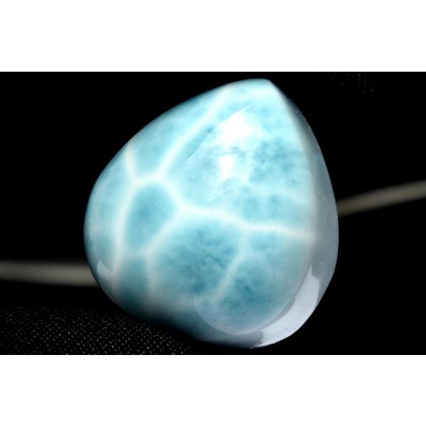 【材質】ラリマー 19x18mm 産地：ドミニカ共和国【サイズ】約19x18mm【重さ】約5.5g【特徴・意味】光沢もありラリマーらしい優しいお色味で上品です。まるで波打ちを封じ込めたかのような模様がカリブ海を連想させる美しさ。優しく穏やか...