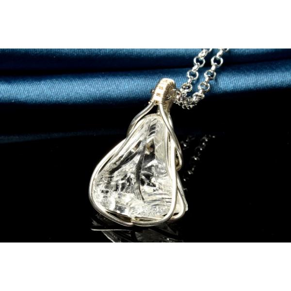 【材質】レムリアンシードクリスタル 19x18mm 産地：コロンビア【サイズ】約19x18mm【重さ】約10g【特徴・意味】コロンビア産のレムリアンシードクリスタルの原石を使用したペンダントネックレスです。こちらのアイテムはチェーンつきです...