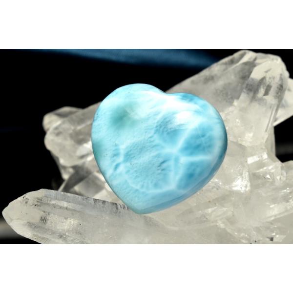 【材質】ラリマー 19x18mm 産地：ドミニカ共和国【サイズ】約19x18mm【重さ】約3.8g【特徴・意味】光沢もありラリマーらしい優しいお色味で上品です。まるで波打ちを封じ込めたかのような模様がカリブ海を連想させる美しさ。優しく穏やか...