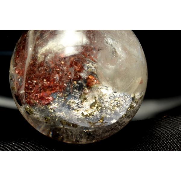 【材質】パイライトインクォーツ 23mm 産地：ブラジル【サイズ】約23mm【重さ】約16g【特徴・意味】水晶の内側から放つ煌めきと自然の神秘にうっとりしてしまいそうなレア石です。中に閉じ込めたパイライト特有の輝きを思う存分ご堪能いただけま...