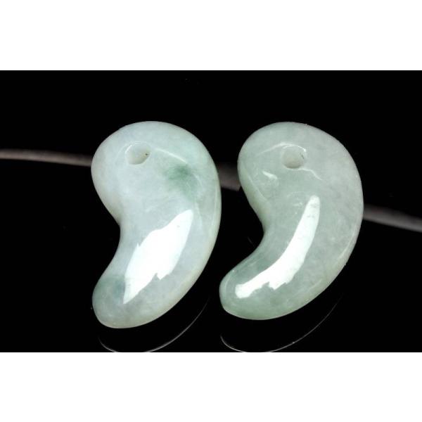 【材質】翡翠(硬玉ジェダイト) 20x12mm　産地：ミャンマー【サイズ】約20x12mm【重さ】約3g【特徴・意味】翡翠の勾玉シリーズは流通量が減少傾向にあり久々の入荷となりました。お色味も美しく陶器のようなツヤ感です。お手持ちの革紐など...