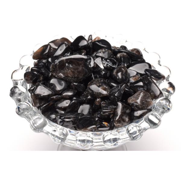 【材質】モリオン 100g 　産地：チベット【重さ】約100g【特徴・意味】浄化、インテリアにオススメのさざれ石です。※弊社で販売しております品番R5555の商品より大きめな粒となります。モリオン（黒水晶）は元々イギリス、スコットランド地方...