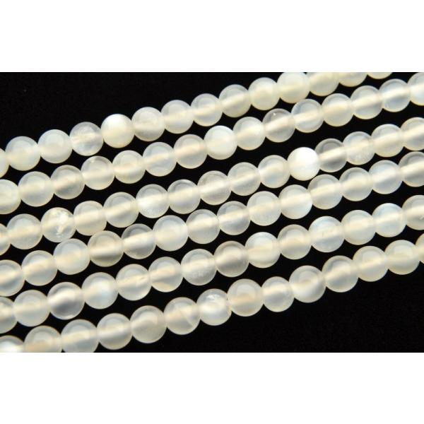 【材質】ムーンストーン 4mm月の光を宿したようなムーンストーンは、古くから神秘的な力を秘めた石として人々に愛されてきました。<br/><br/>『月』は女性性の象徴であり、そのエネルギーを持つとされるこの石は、女性...