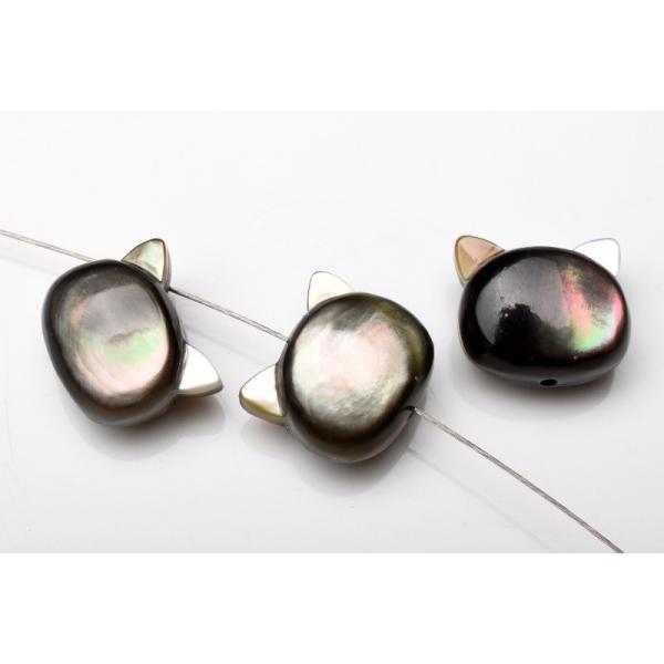 【材質】【3粒セット】(縦穴)ぷっくり可愛い！ブラックシェル猫 10mmぷっくり可愛らしい猫型のビーズです。シェル独特の艶やかな輝きが重なりとても綺麗なビーズです。※こちらは3粒セット販売になります。天然素材のため、ビーズごとに色の入り方や...